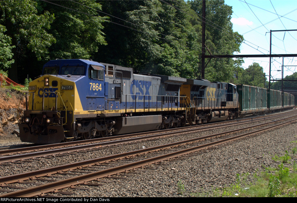 CSX C40-8W 7864 leads Q706-01